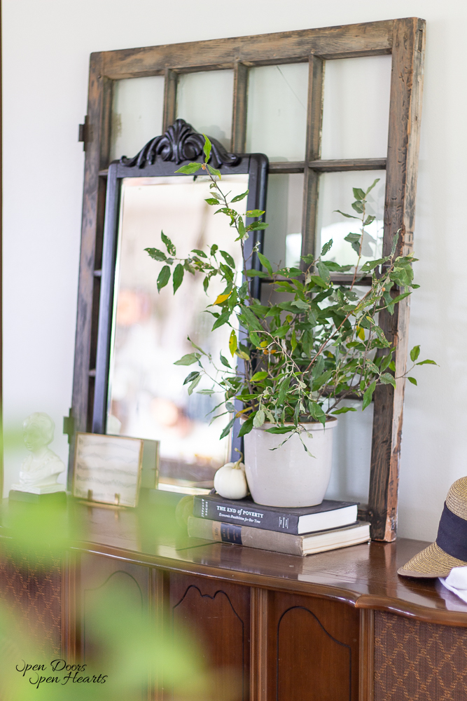 European Farmhouse Inspired Early Fall Entryway: Beautiful & Earthy ...