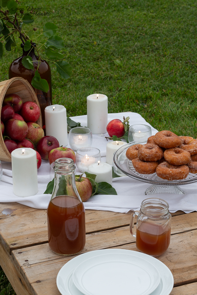How to Create a Simple & Stunning Early Fall Apple Tablescape - Open ...