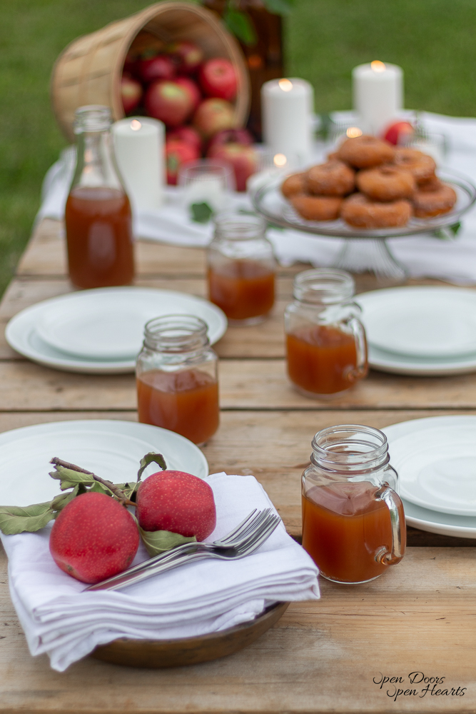 How to Create a Simple & Stunning Early Fall Apple Tablescape - Open ...