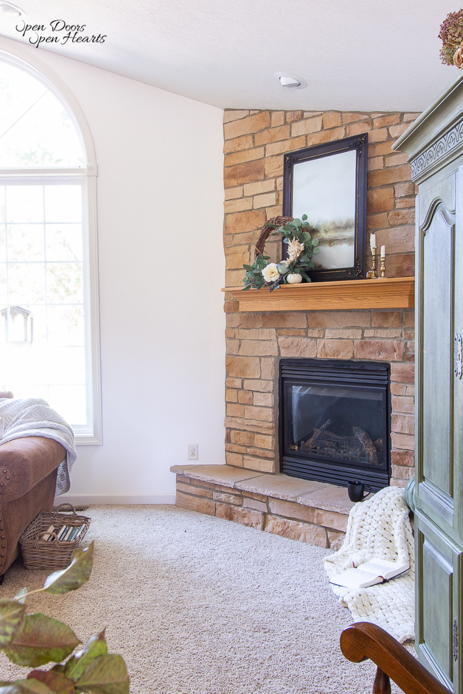 European Farmhouse Inspired Living Room: Beautiful & Cozy Fall Decor ...