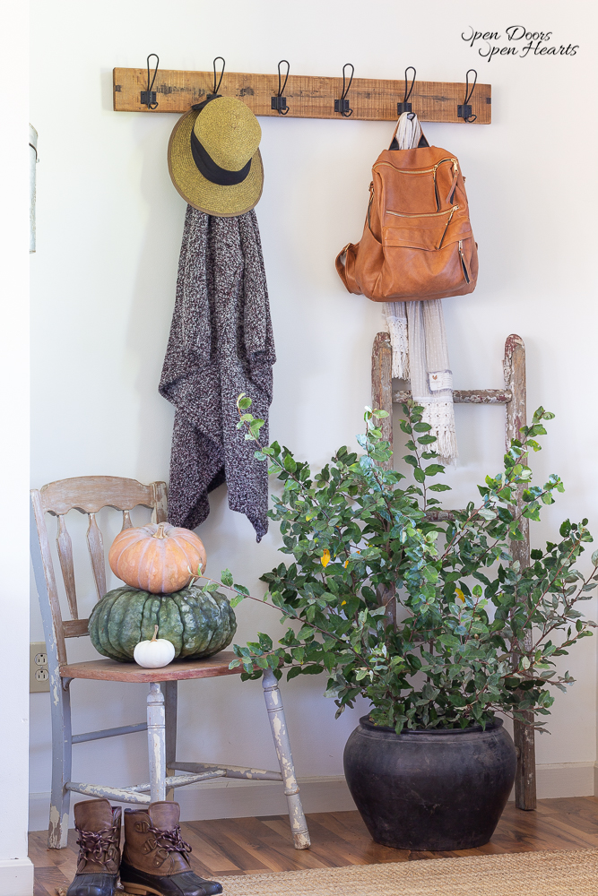 European Farmhouse Inspired Living Room: Beautiful & Cozy Fall Decor ...