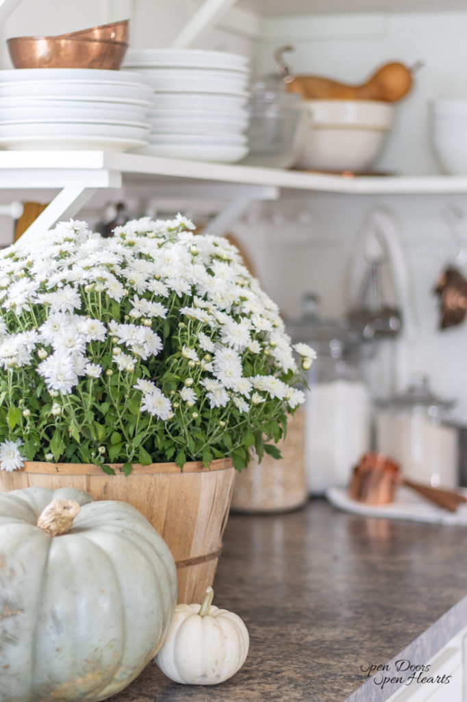 Simple Kitchen Fall Decor: Beautiful European Cottage Style - Open ...
